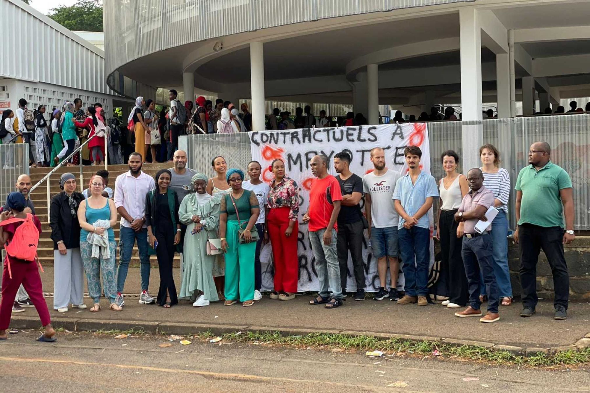 Les professeurs contractuels à Mayotte se mobilisent pour leur retraite ...