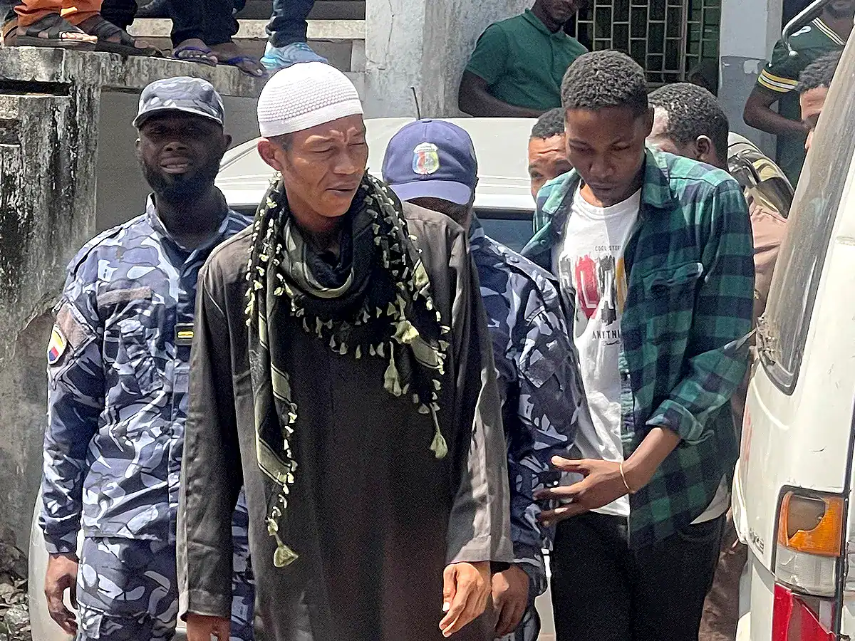 Comores : le rappeur Titi le fourbe condamné à une peine sursitaire ...
