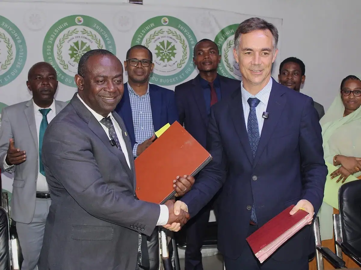 Comores : l’AFD apporte une aide 700 000 euros aux retraités - Mayotte ...